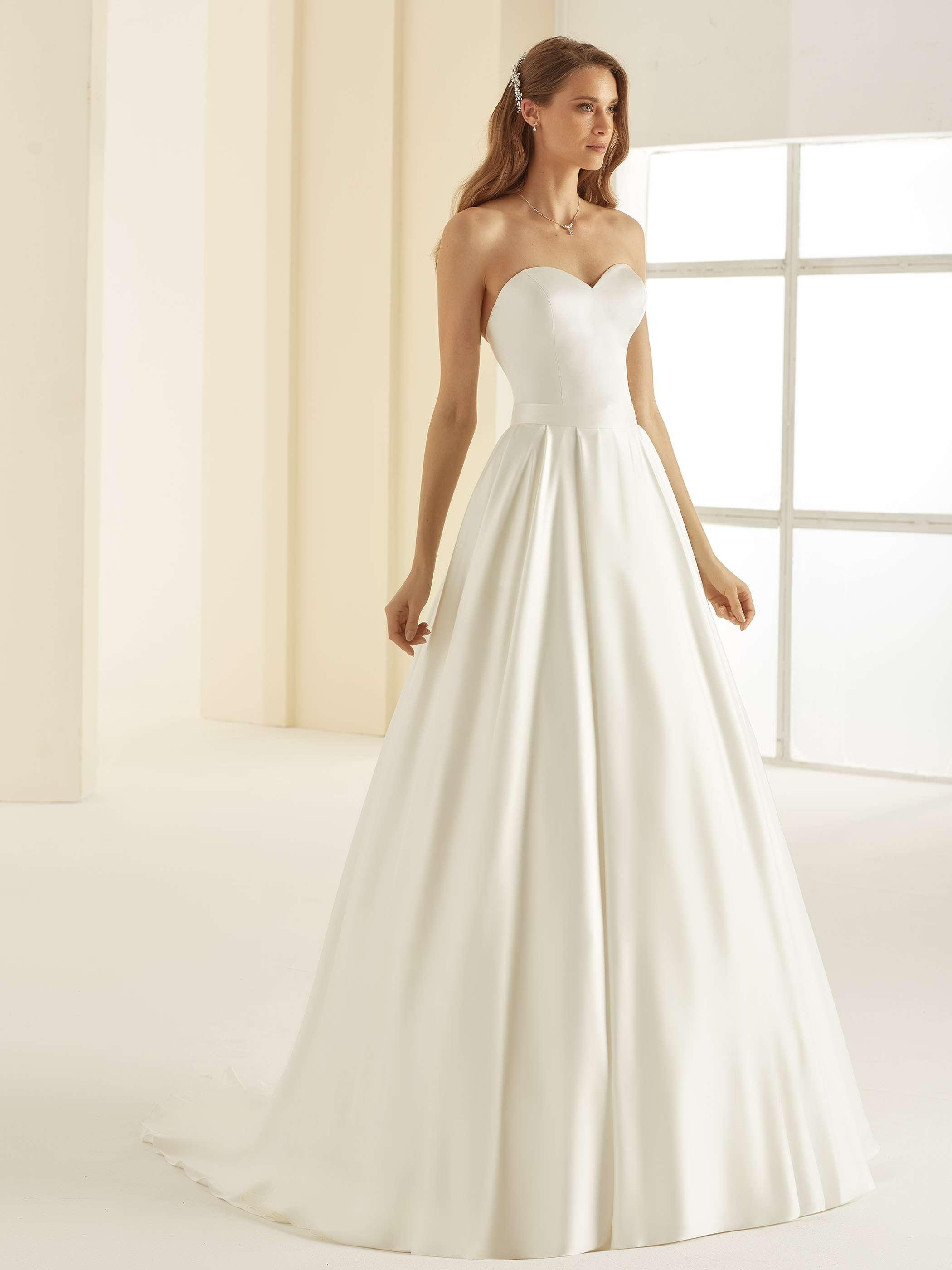 Wunderbar Schlichte Elegante Brautkleider Fotos